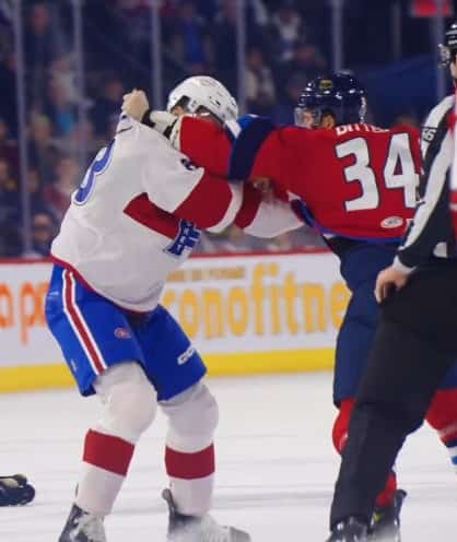 À VOIR: un furieux combat de Florian Xhekaj - TVA Sports