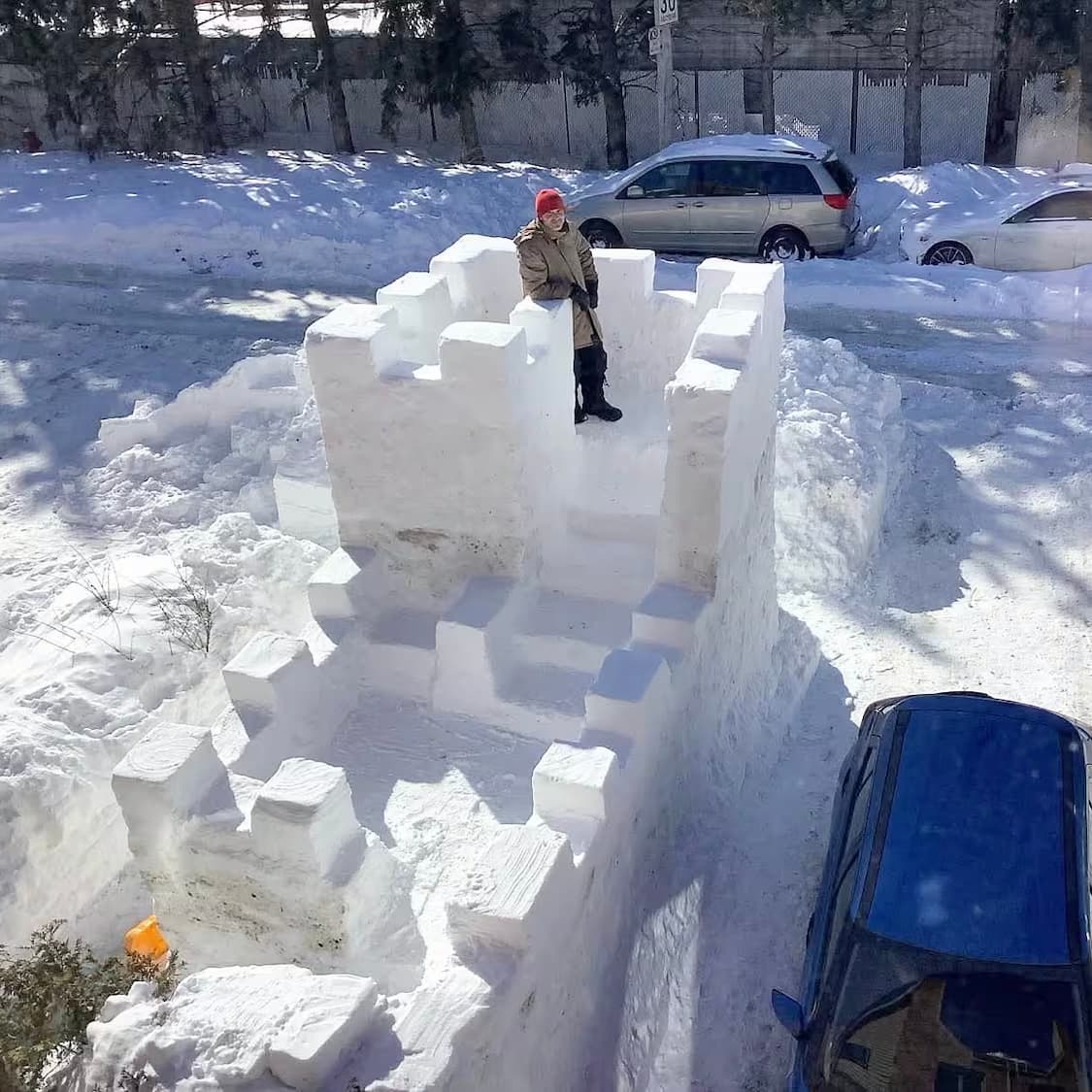 Ce père de famille a construit un fort de neige digne de «La guerre des ...
