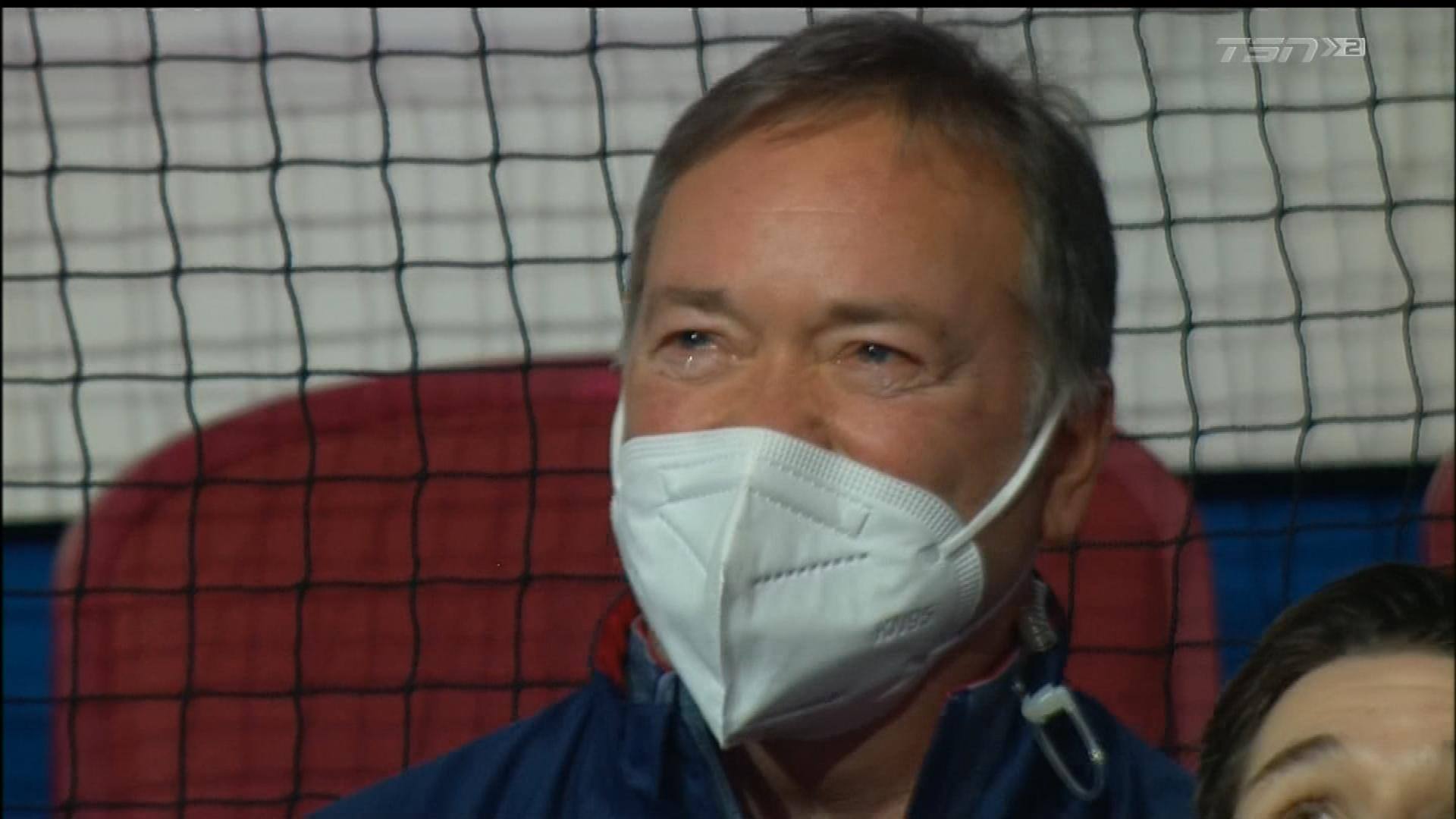 Pierre Gervais ému aux larmes par l'hommage du CH - TVA Sports
