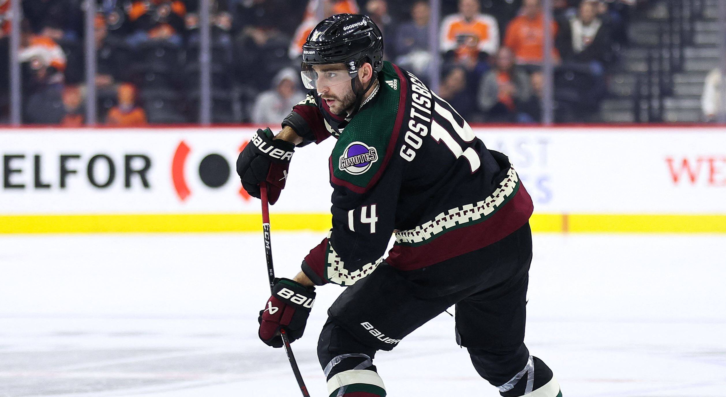 Les Coyotes échangent Shayne Gostisbehere - TVA Sports