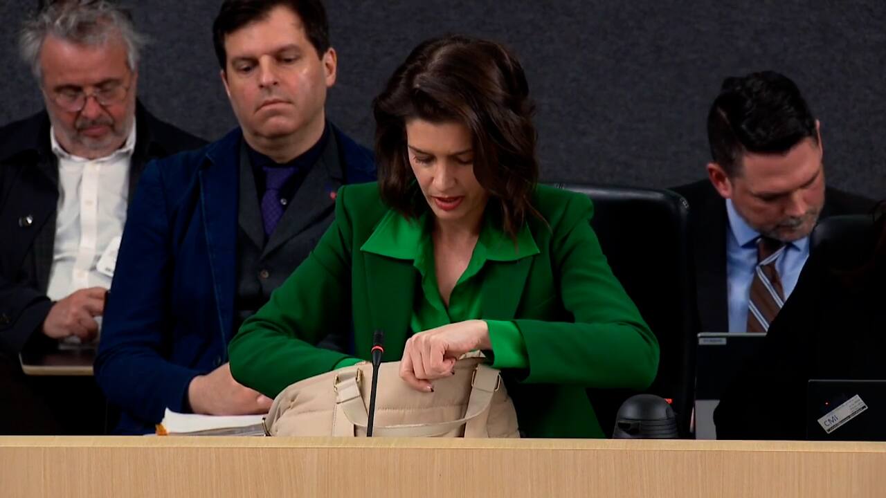 [À VOIR] La ministre Geneviève Guilbault se défend d’avoir fouillé dans ...