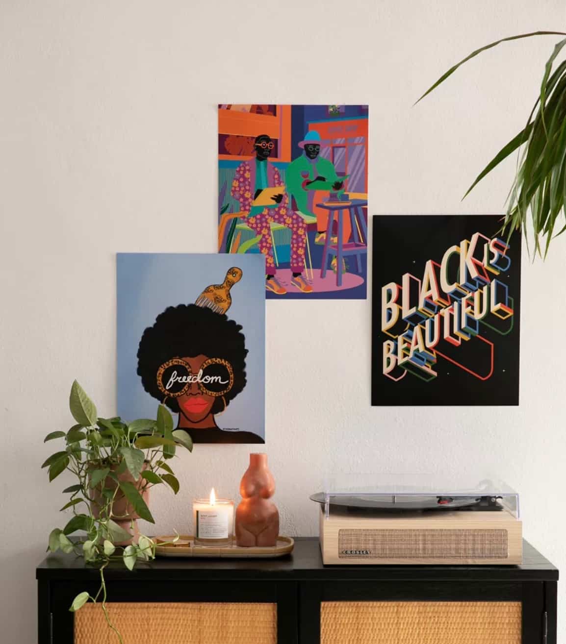 8 jolies affiches en bas de 50$ pour pimenter un mur blanc un peu plate ...