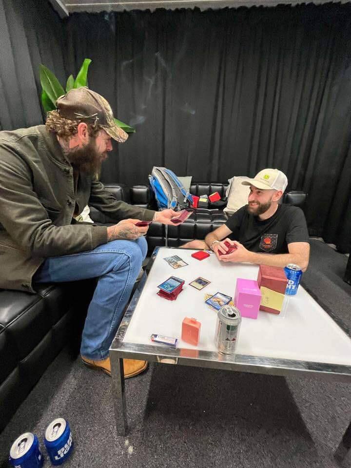 Post Malone à Québec: une partie de cartes Magic avec la Boutique ...