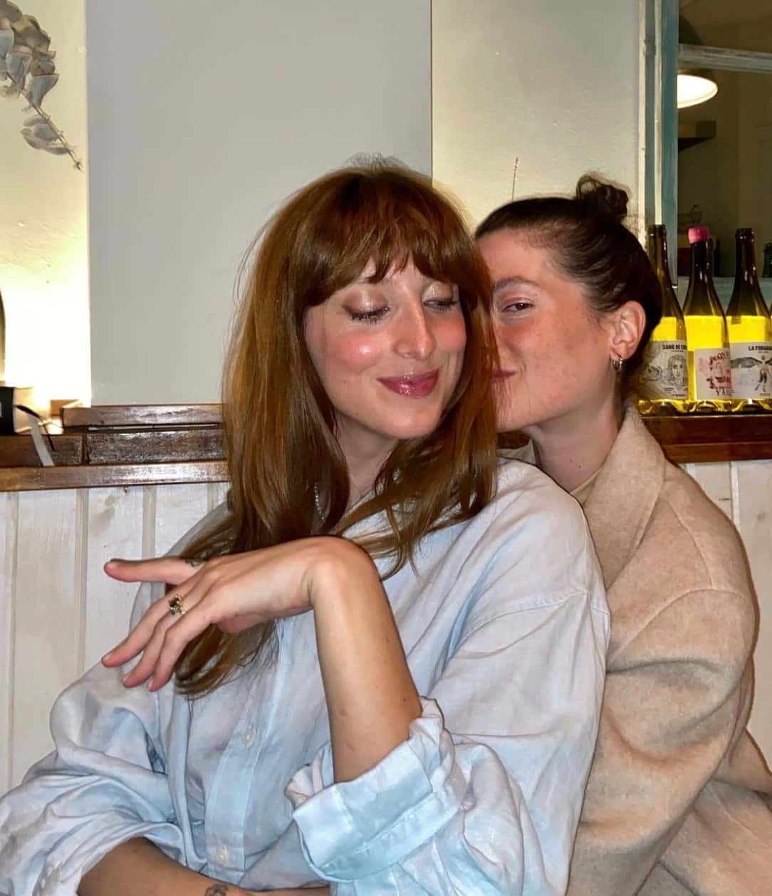 Sarah-Maude Beauchesne dévoile (enfin) ses bouteilles de rouge léger ...