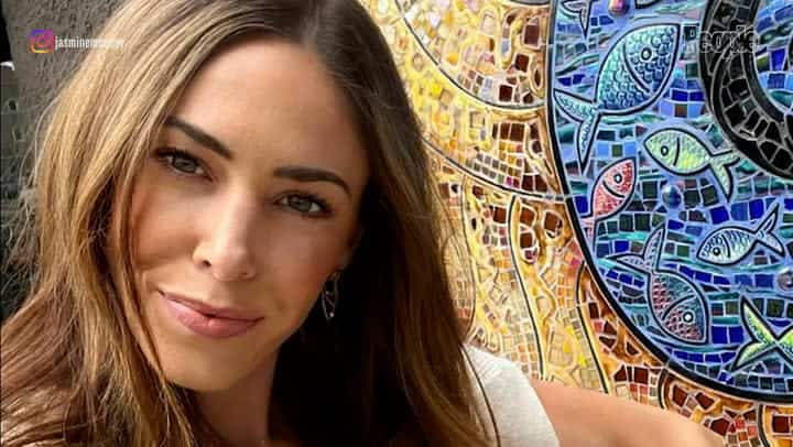 L’actrice canadienne Jasmine Mooney a été détenue aux États-Unis pendant 12 jours dans des ...