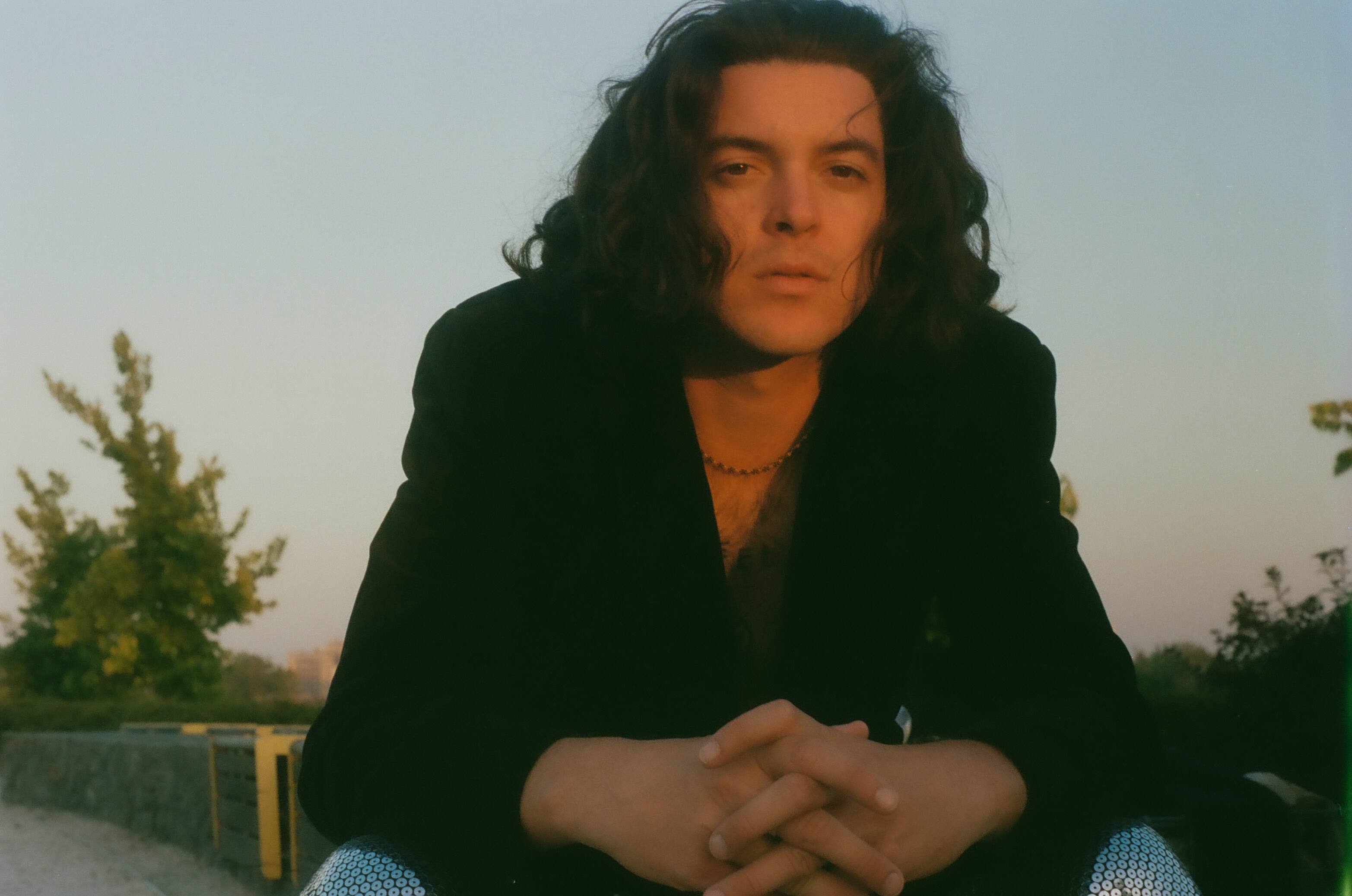 «Hybride»: un nouvel album solo plus cohérent et mature pour le rappeur ...