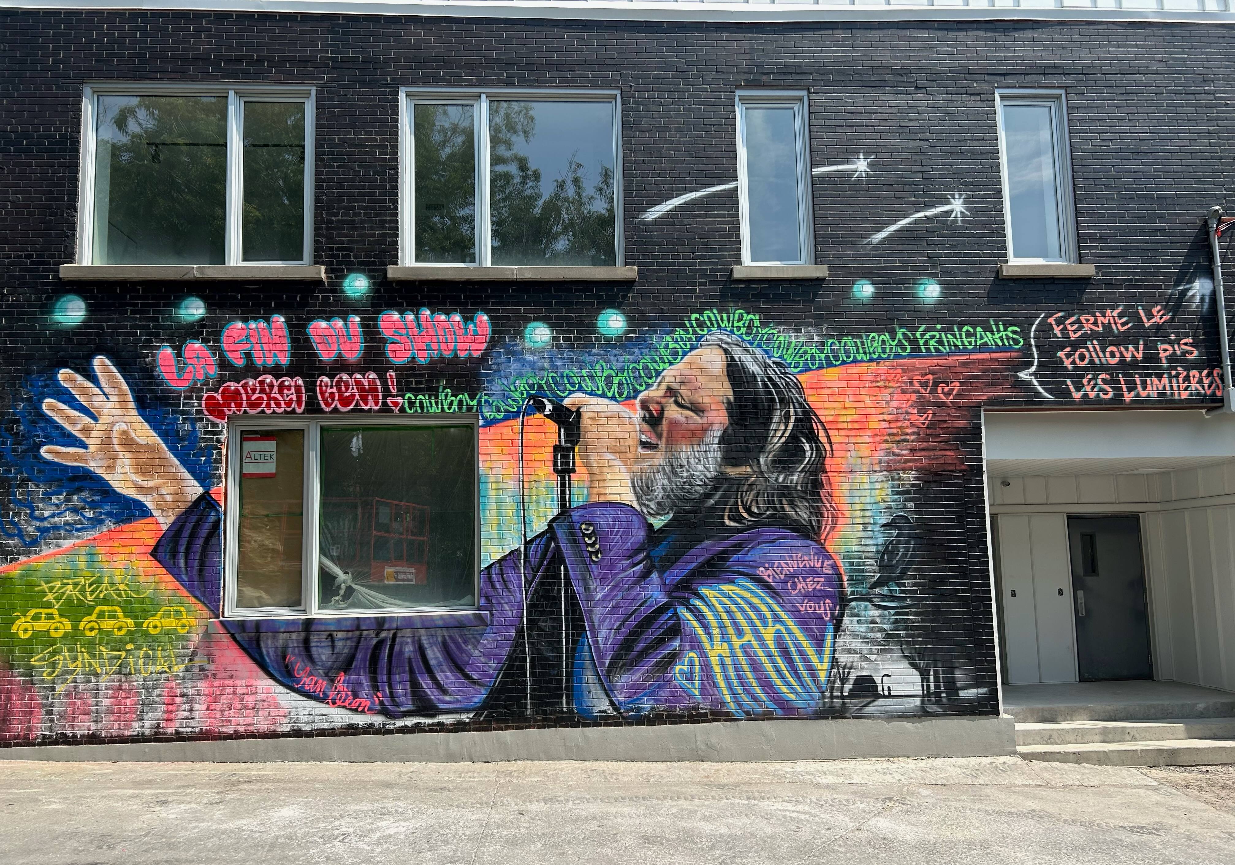 Une murale réalisée par l'artiste Yan Pigeon rend hommage au défunt ...