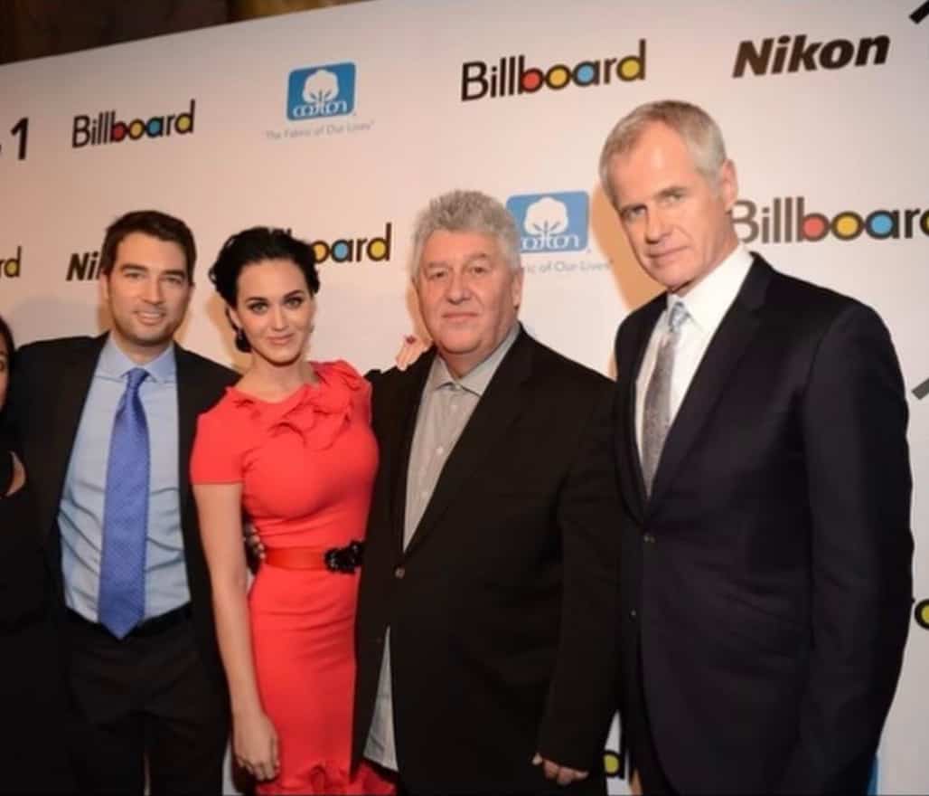 Katy Perry livre un vibrant hommage à Martin Kirkup, l’un de ses ...