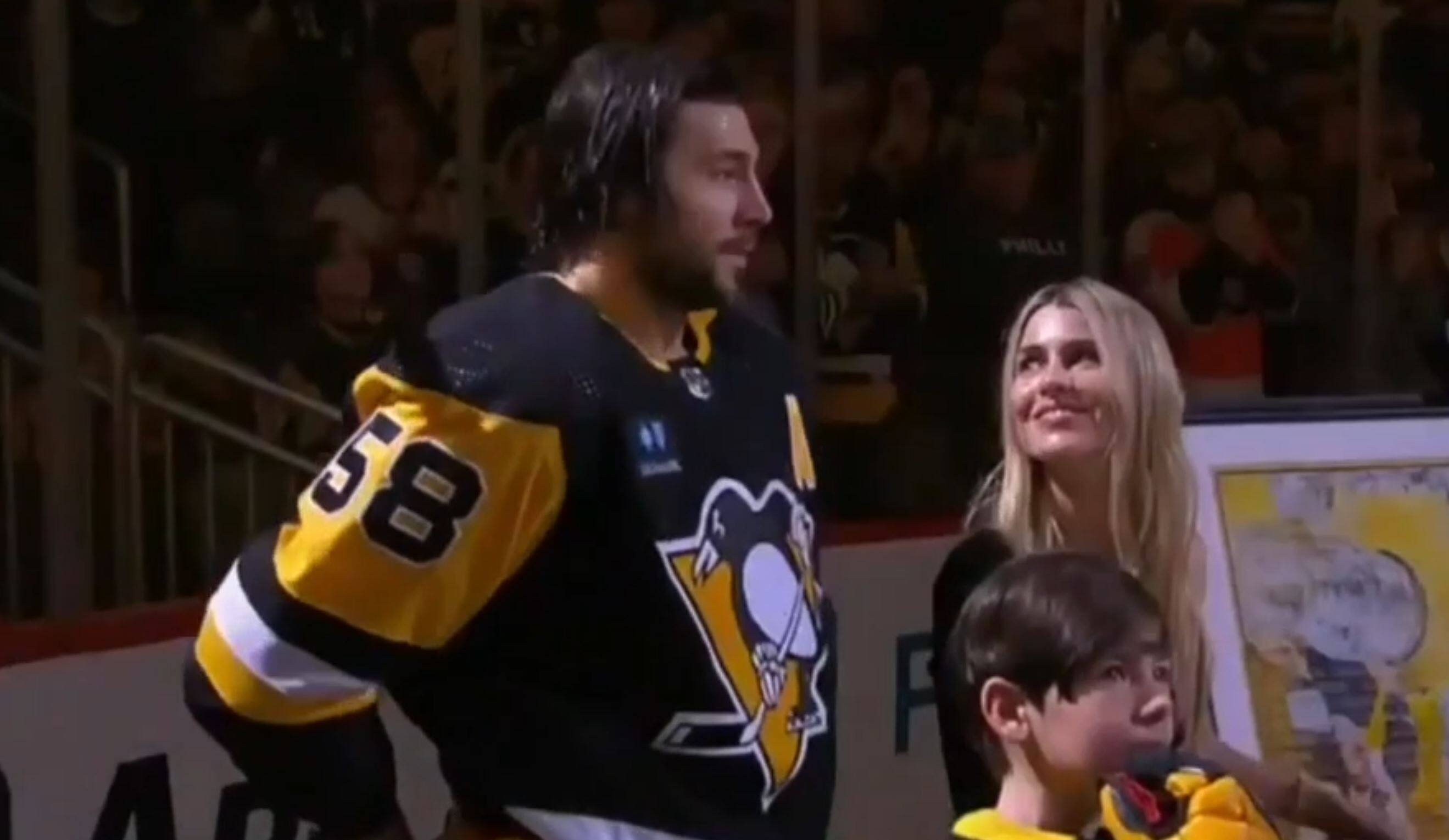 Un hommage émouvant pour le 1000e match de Kristopher Letang | JDM