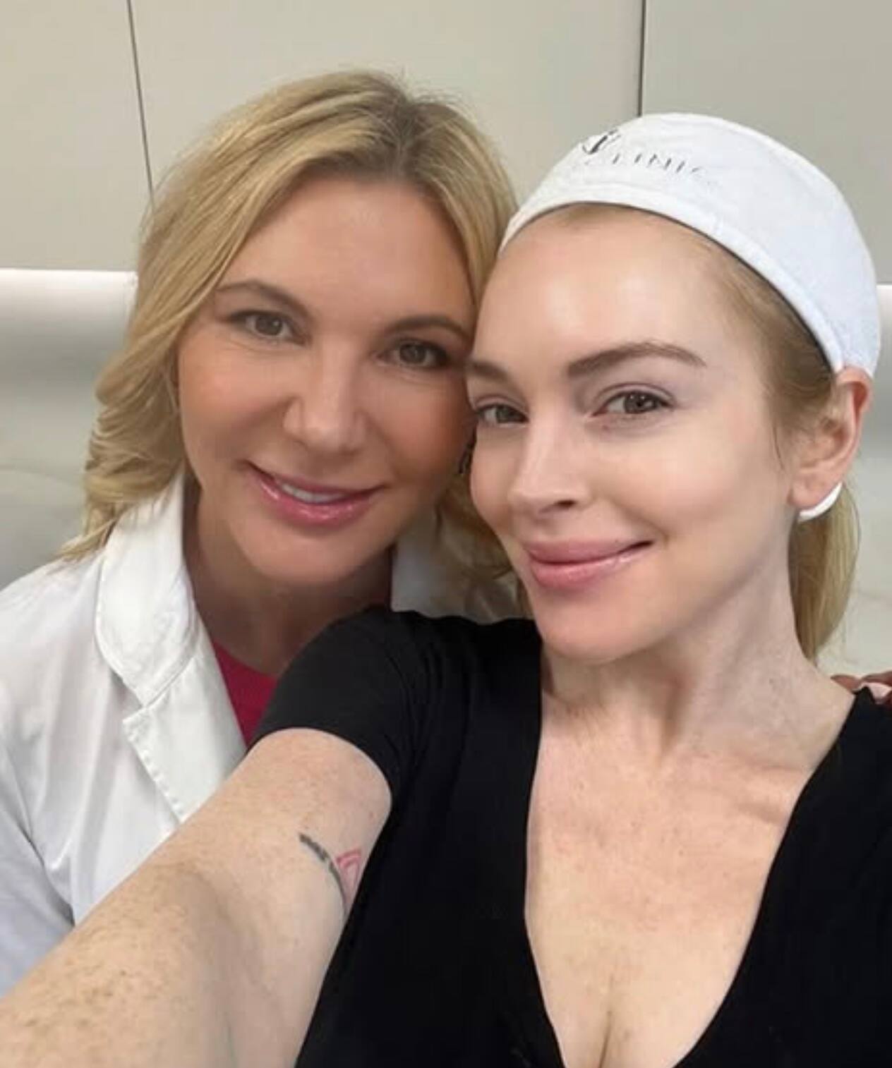 Lindsay Lohan est lumineuse, sans maquillage, en compagnie de sa ...