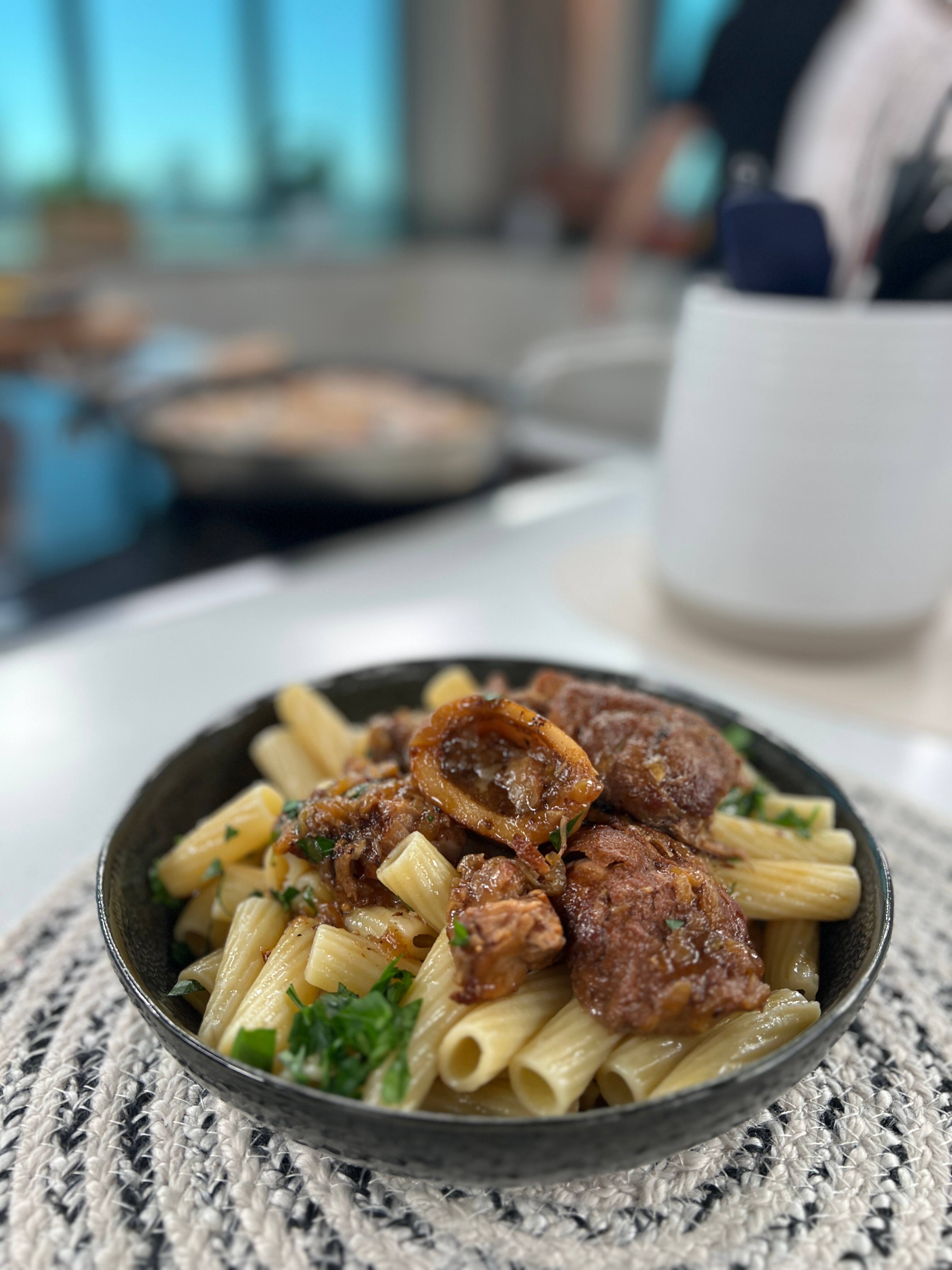 Revoyez la recette du jour de Jonathan Garnier, un délicieux osso buco ...
