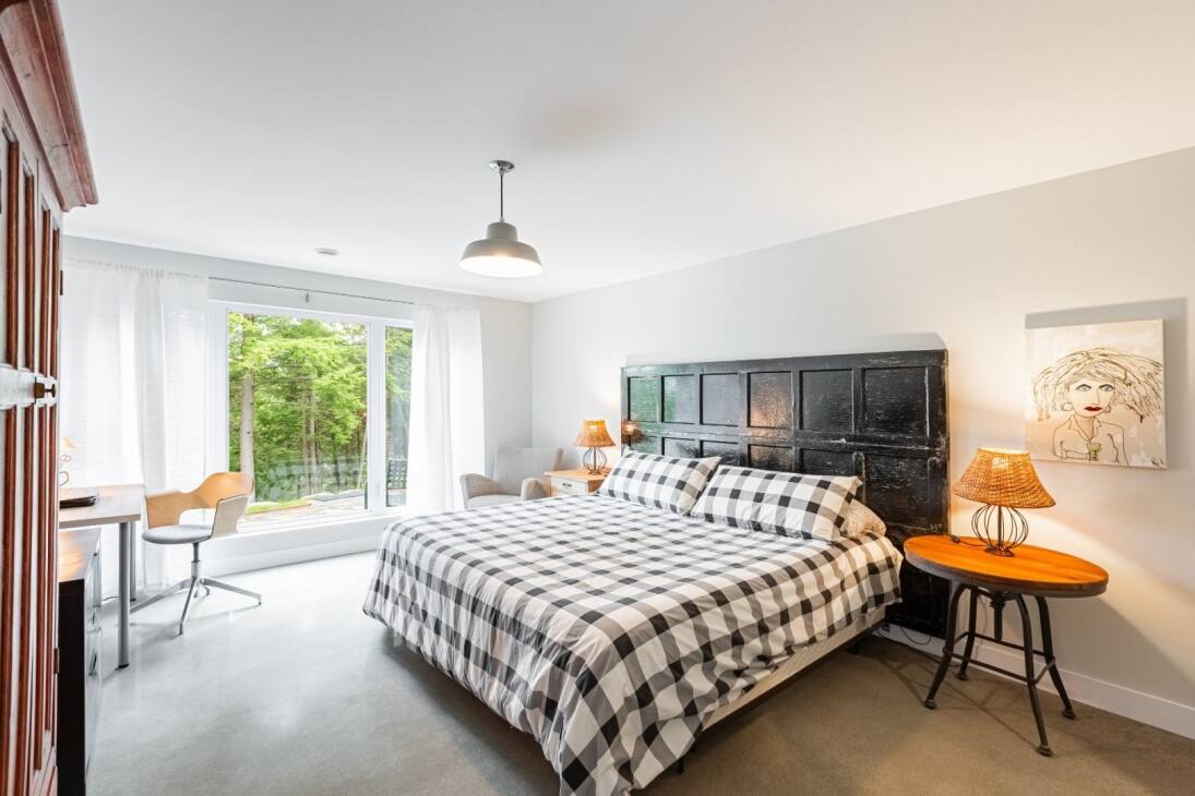 Une maison contemporaine avec véranda et accès au lac à vendre à Sainte ...