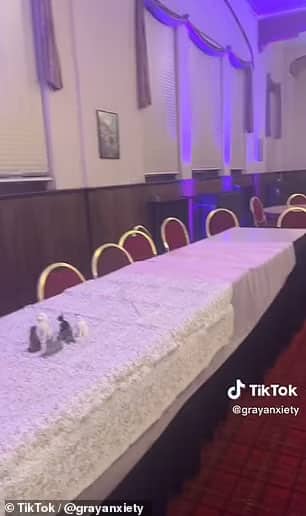 La moitié de leurs invités boudent leur mariage et ça leur coûte 27 000 ...
