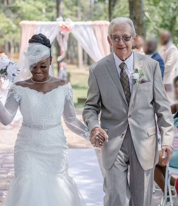 24 ans et son mari de 85 ans est plus vieux que son grand-père! | TVA ...