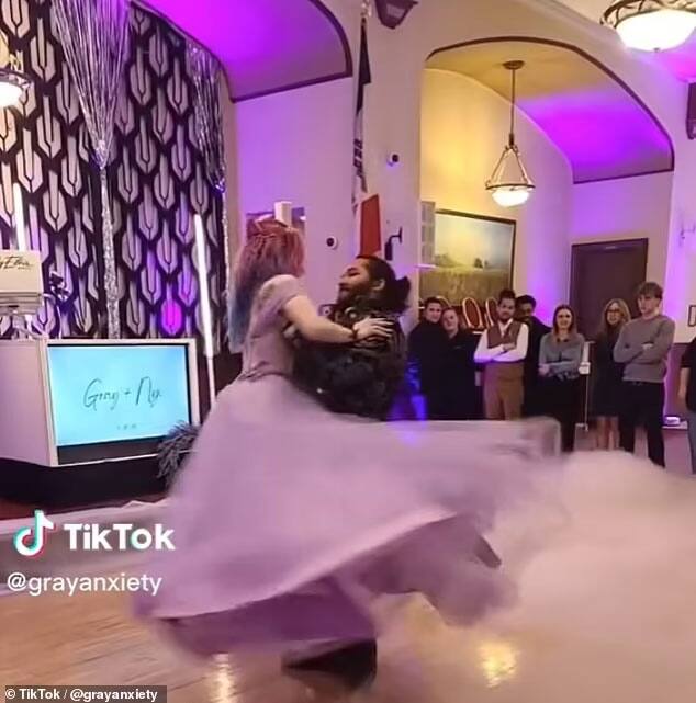 La moitié de leurs invités boudent leur mariage et ça leur coûte 27 000 ...