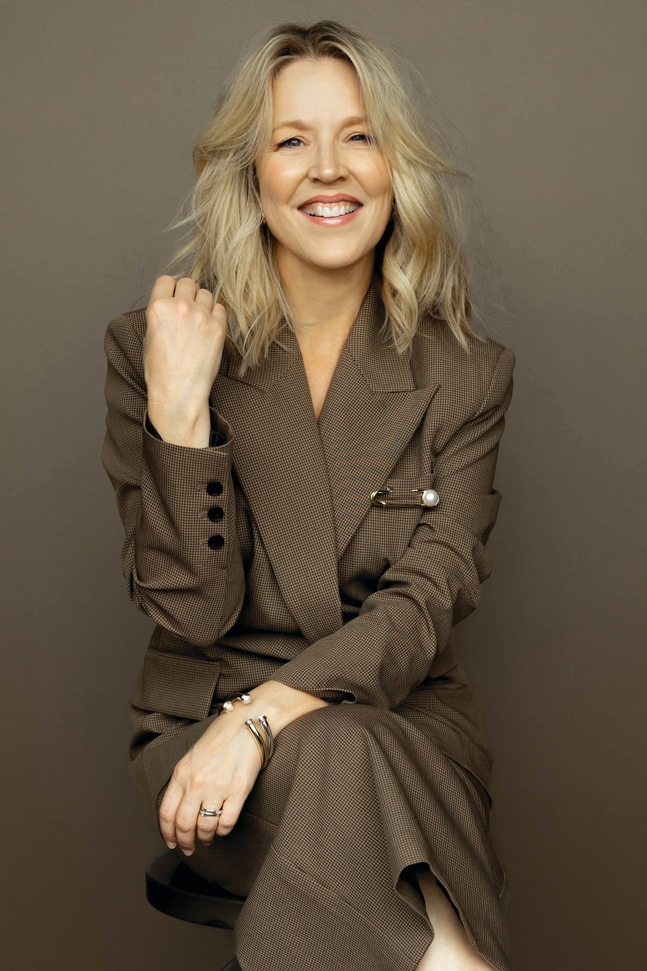 Julie Bélanger explique pourquoi son conjoint, Ken, n’aime pas être ...