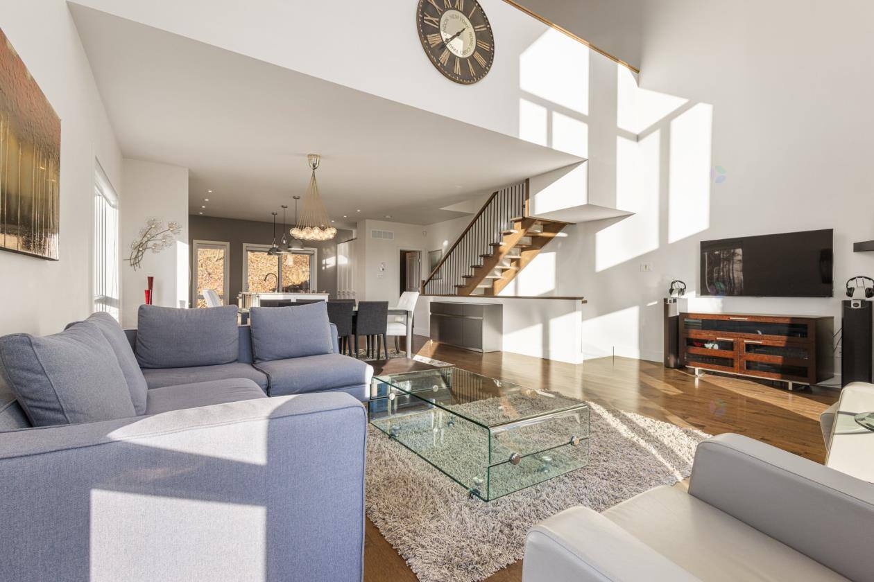 Un impressionnant condo ski-in/ski-out avec vue sur la montagne Bromont ...