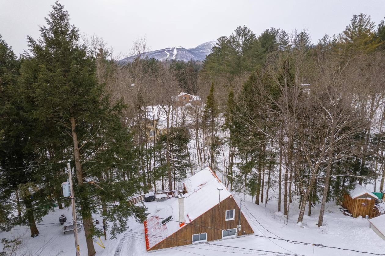 Un étonnant petit chalet à vendre à Orford pour 405 000$ | Silo 57