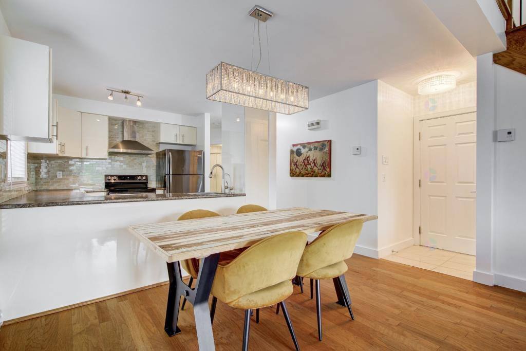 Un condo lumineux sur deux étages au cœur de Brossard à vendre 399 000 ...