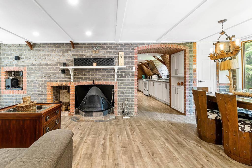 Un chalet A-Frame rempli de potentiel, à vendre à Rawdon pour 275 000 ...