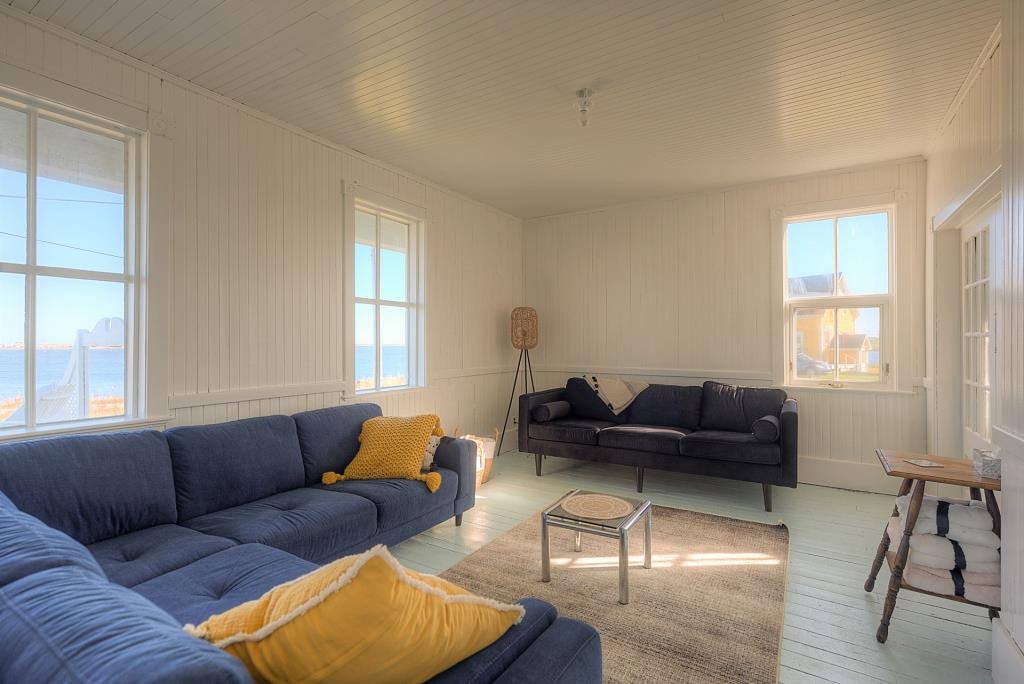 Une adorable maison pleine de cachet à vendre aux Îles-de-la-Madeleine ...