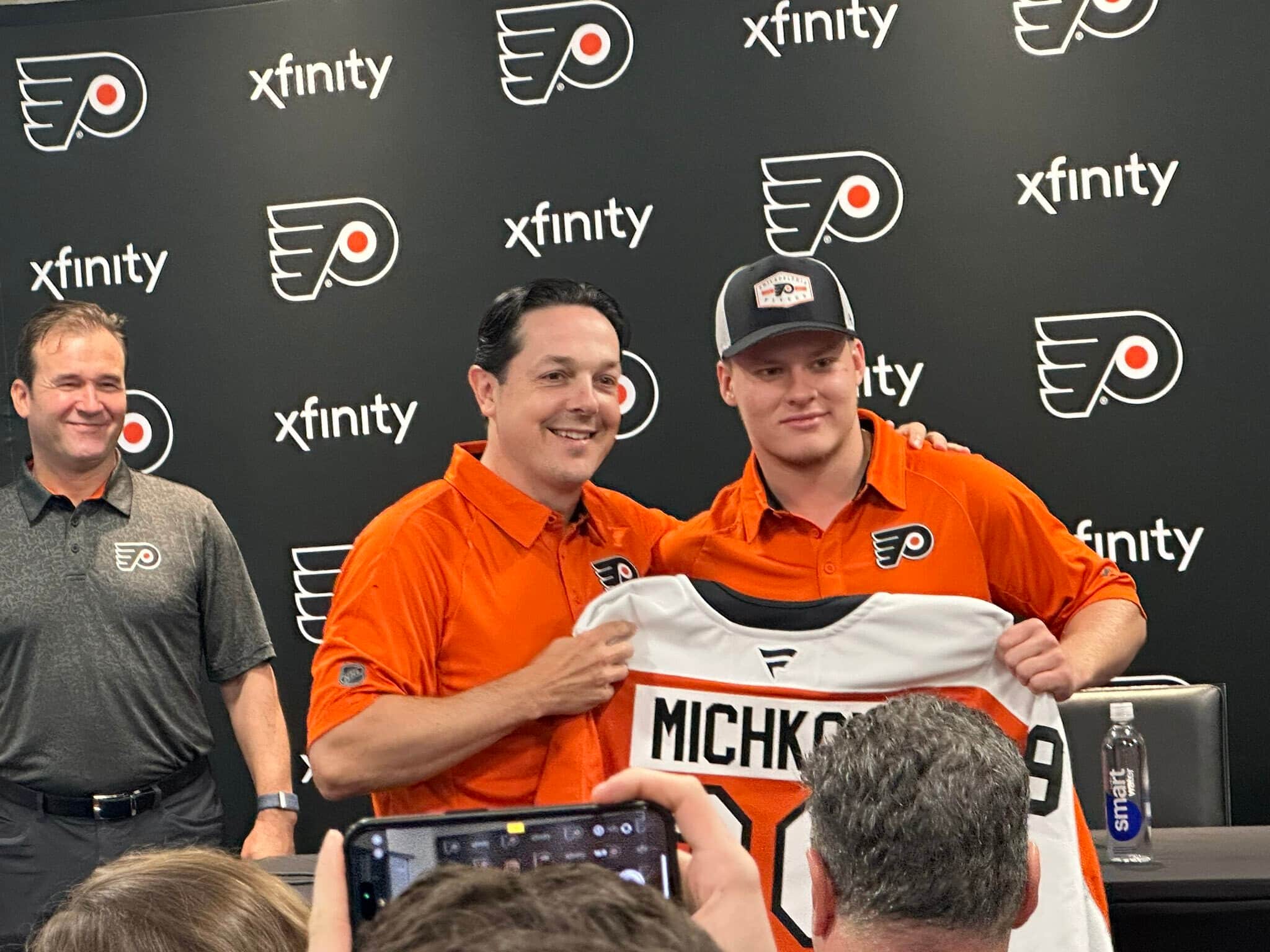 Michkov débarque pour aider les Flyers à «tout gagner» - TVA Sports