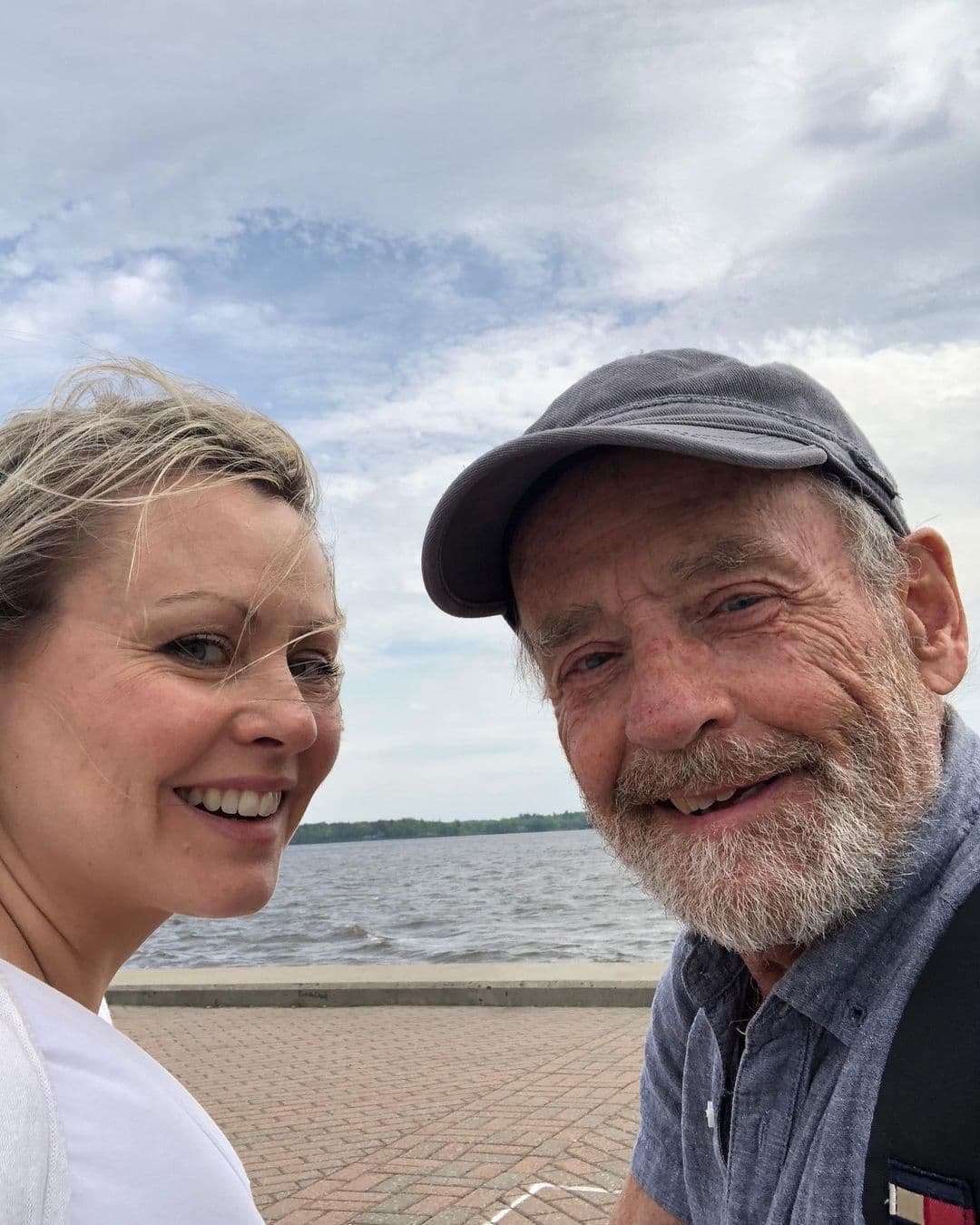 Mitsou et ses sœurs célèbrent le 79e anniversaire de leur père décédé ...