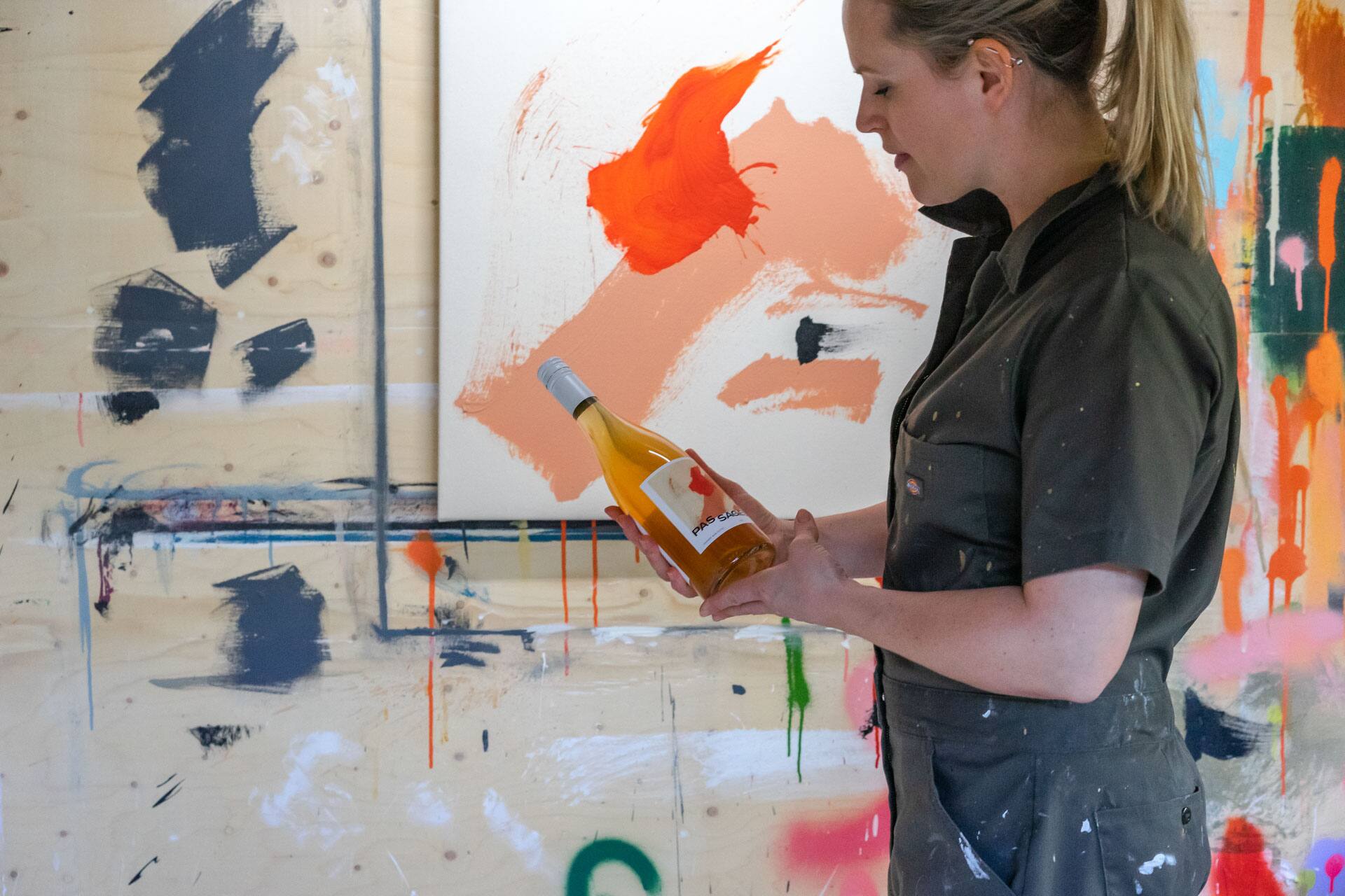 Un vin orange canadien illustré par l’artiste québécoise Miville ...