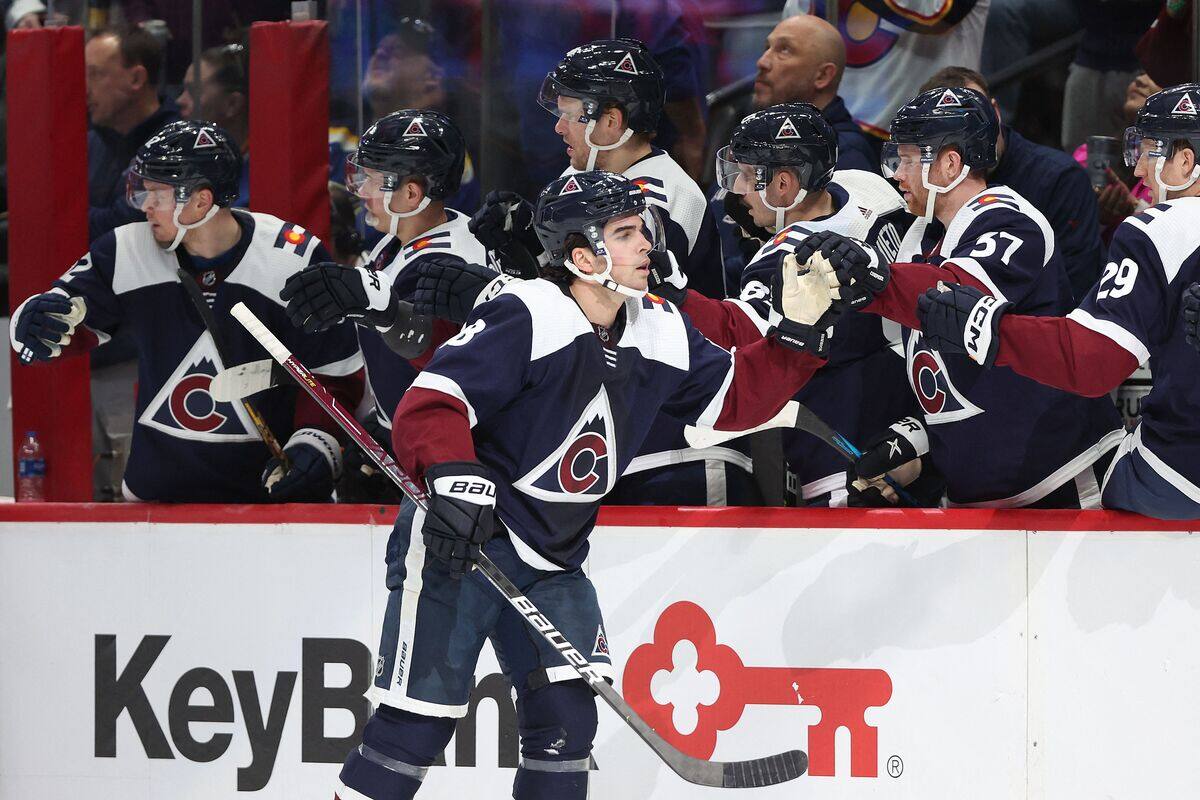 Quatre ans pour Alex Newhook | TVA Nouvelles