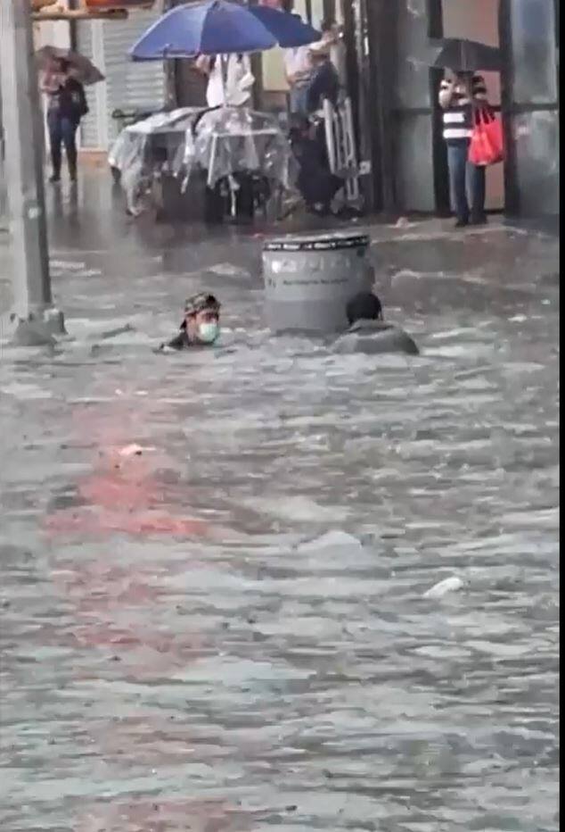 ON VIDEO | Junk swimming session for two men in New York – Archyde