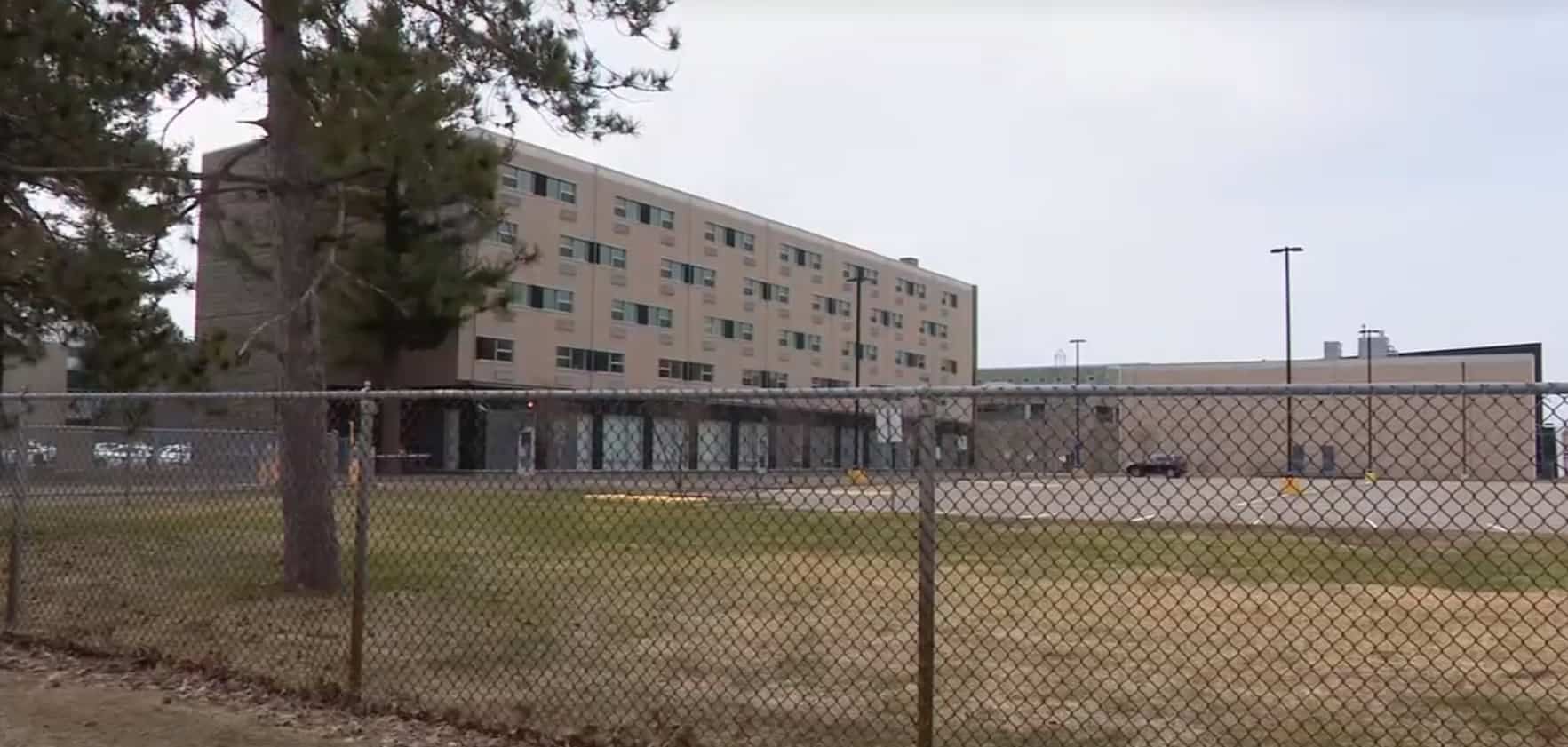 COVID-19: Premiers patients au site de l'École nationale de police de ...