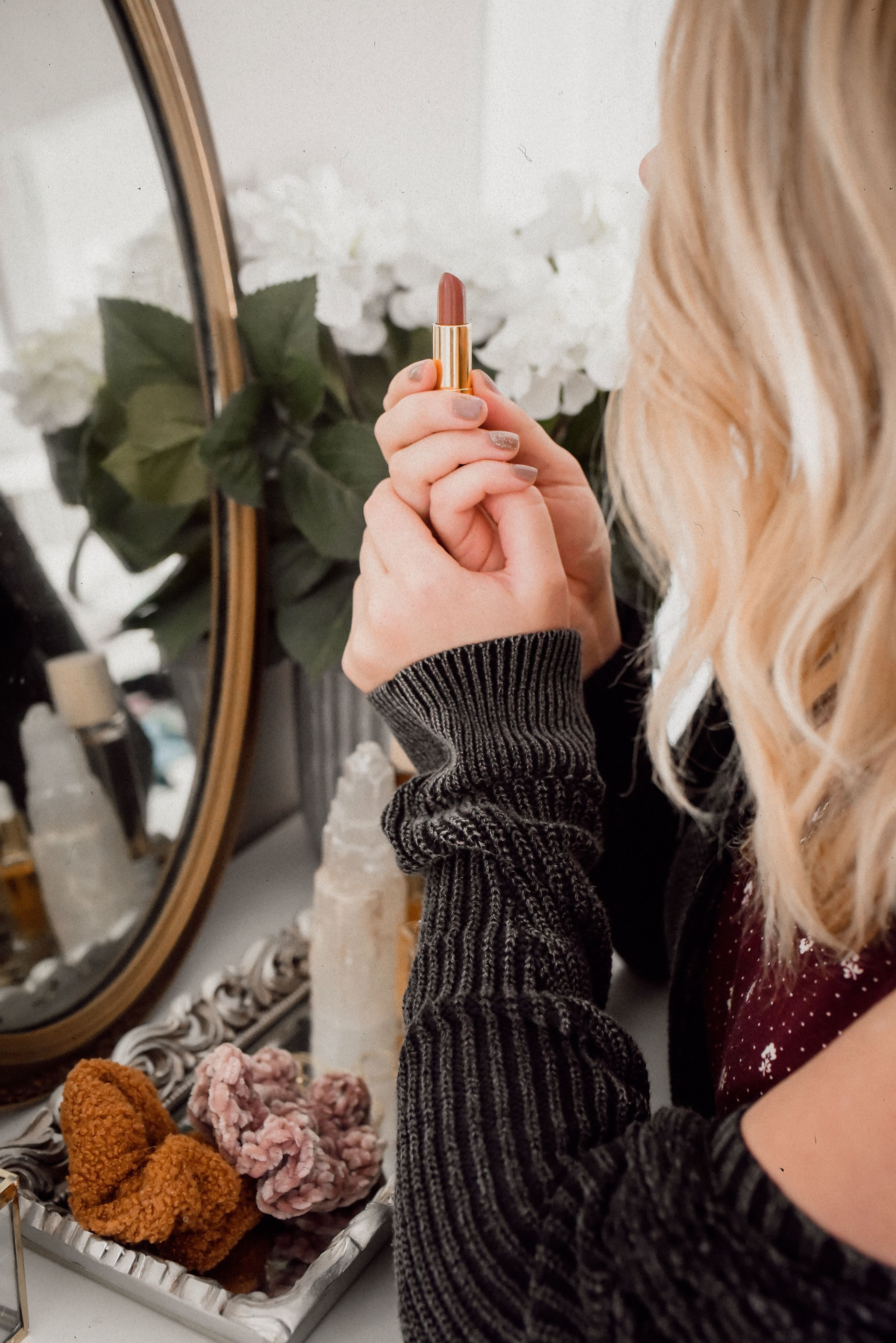 5 trucs pour faire tenir le rouge à lèvres en place | Salut Bonjour