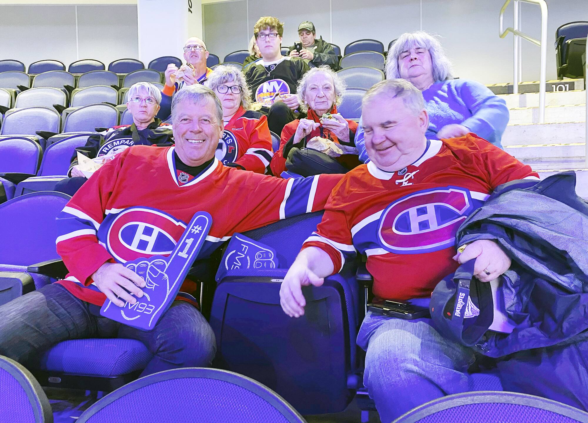 «Moi, je suis là pour Patrick»: 200 partisans de Québec présents à Long ...