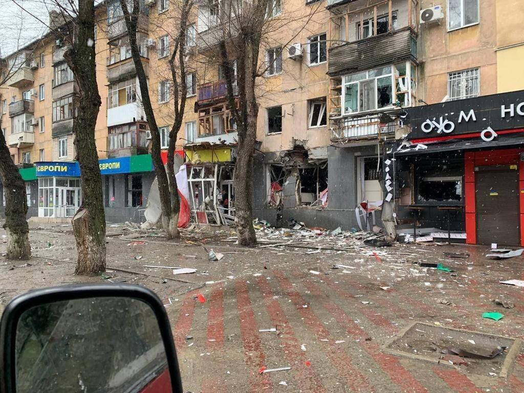 En images: la ville ukrainienne de Marioupol dévastée après des frappes ...