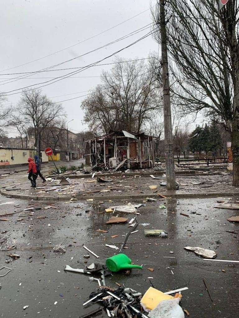 En images: la ville ukrainienne de Marioupol dévastée après des frappes ...