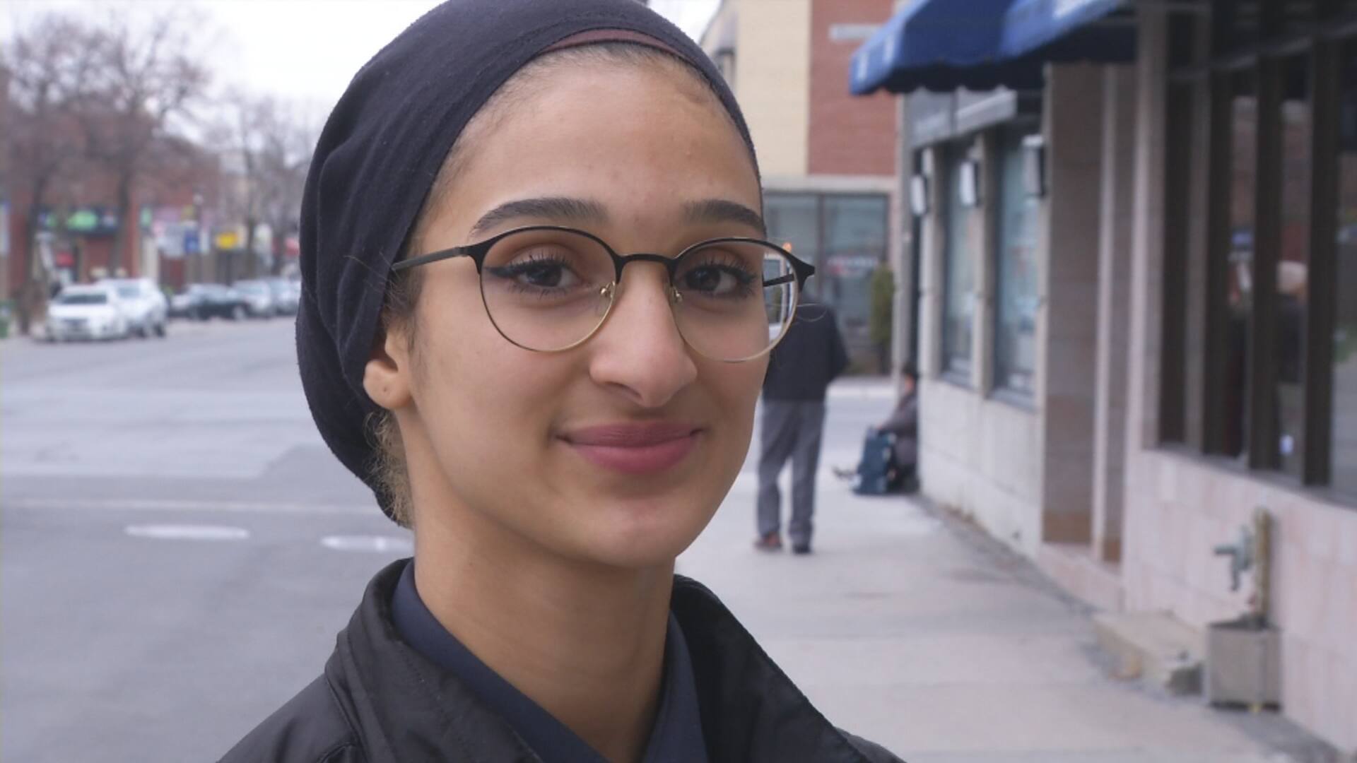 Une première policière voilée diplômée à Nicolet | TVA Nouvelles