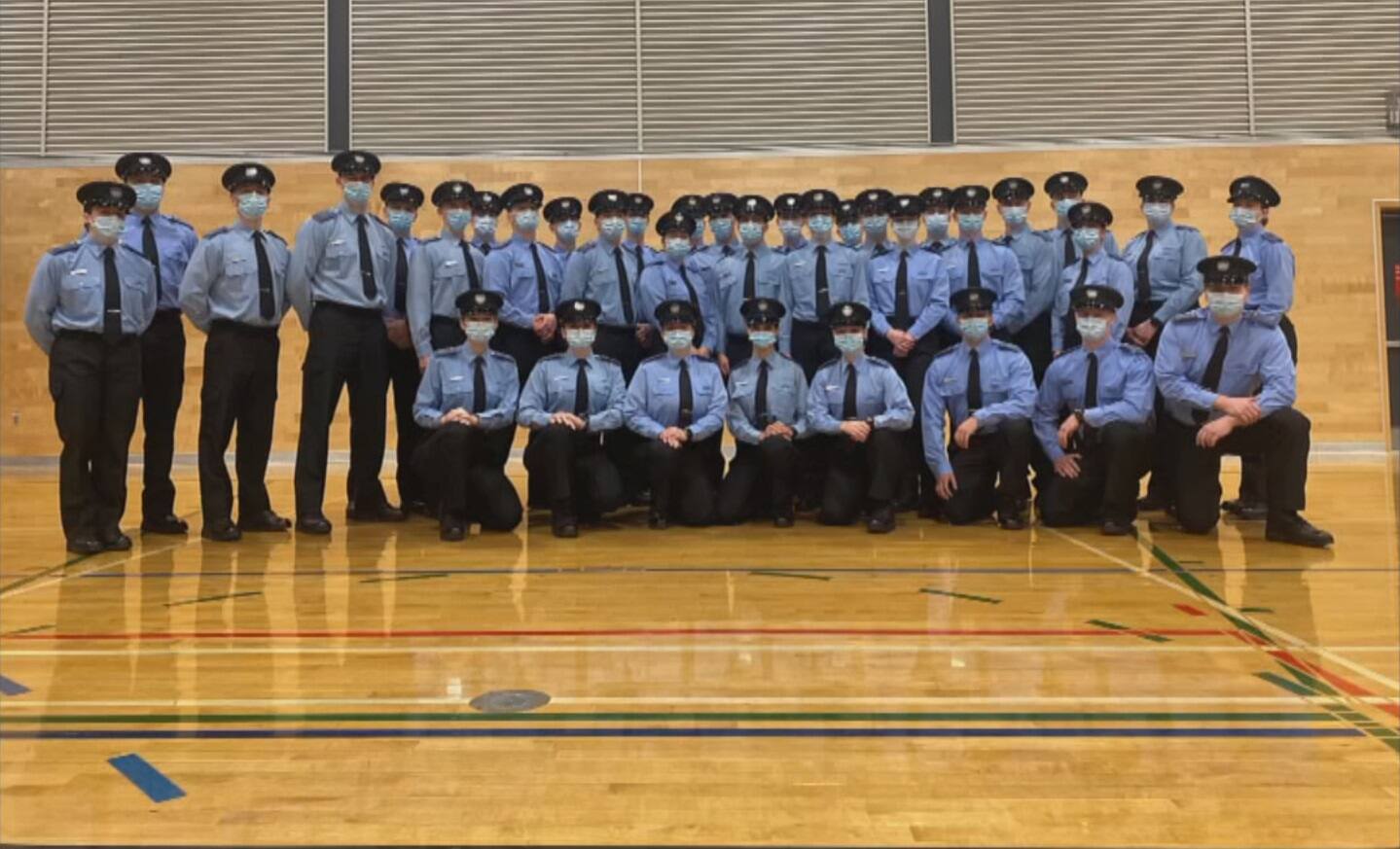 Une première policière voilée diplômée à Nicolet | TVA Nouvelles