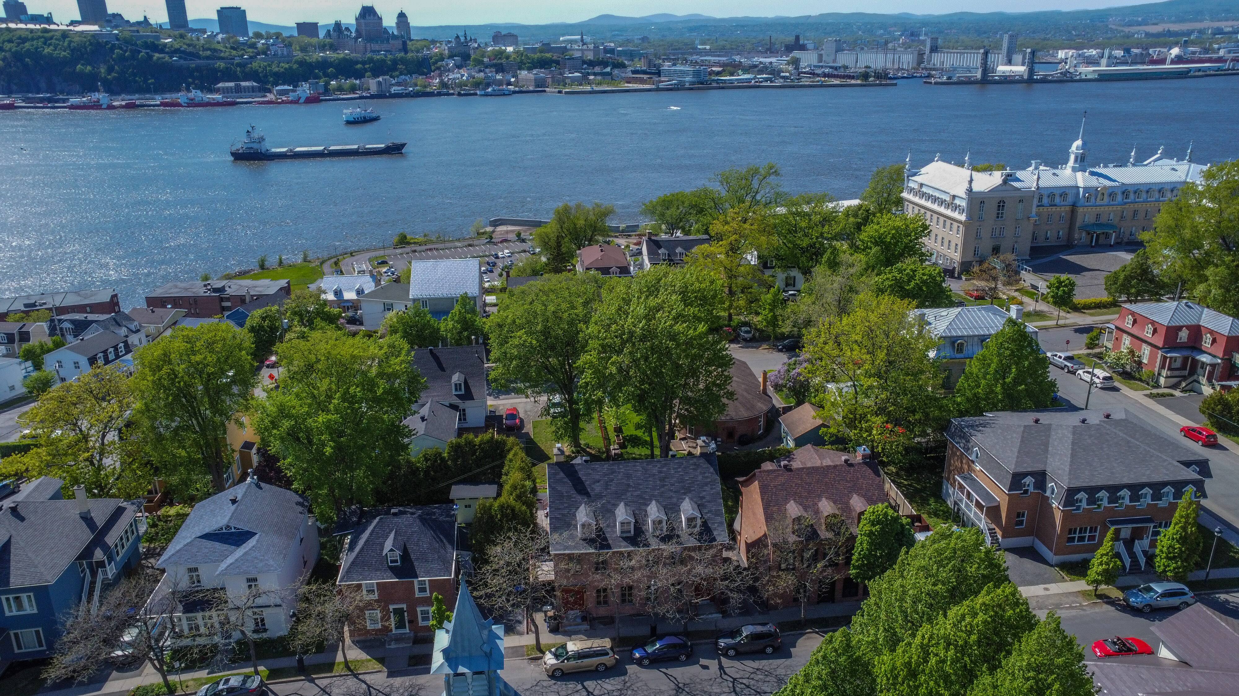 Un immeuble patrimonial du Vieux-Lévis s’envole pour 320 000$ | JDM