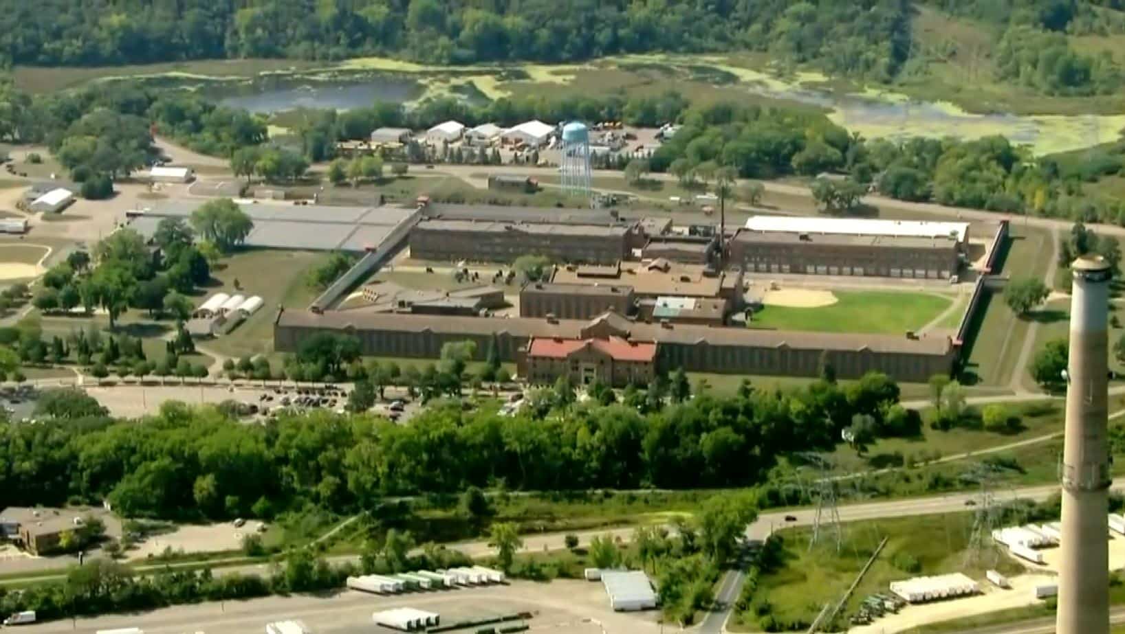 Une prison en confinement; une centaine de détenus refusent de ...