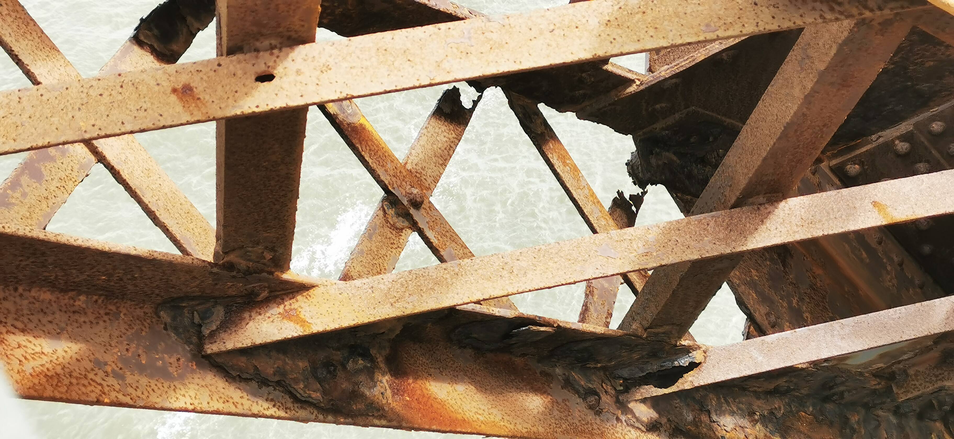 [EN IMAGES] Une publication illustrant la rouille du pont de Québec ...