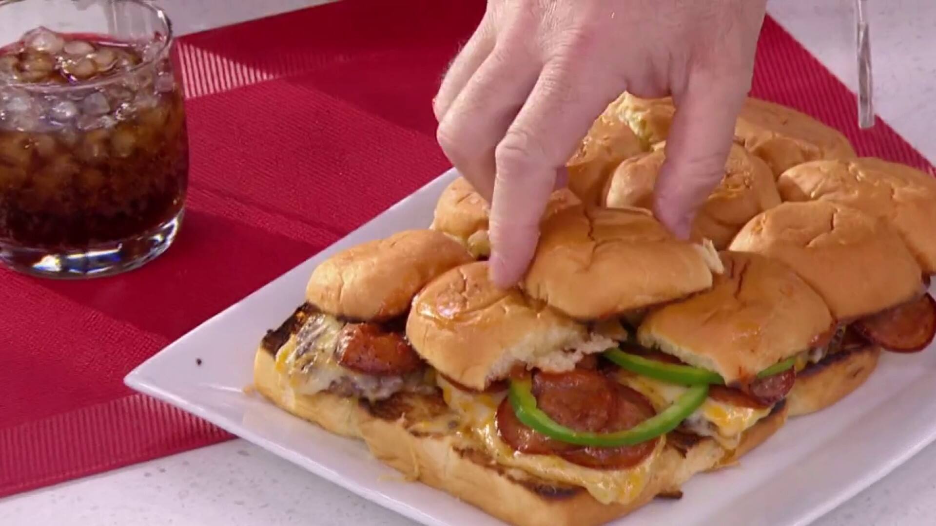 Le chef Jonathan Garnier nous propose une magnifique recette de saumon ...