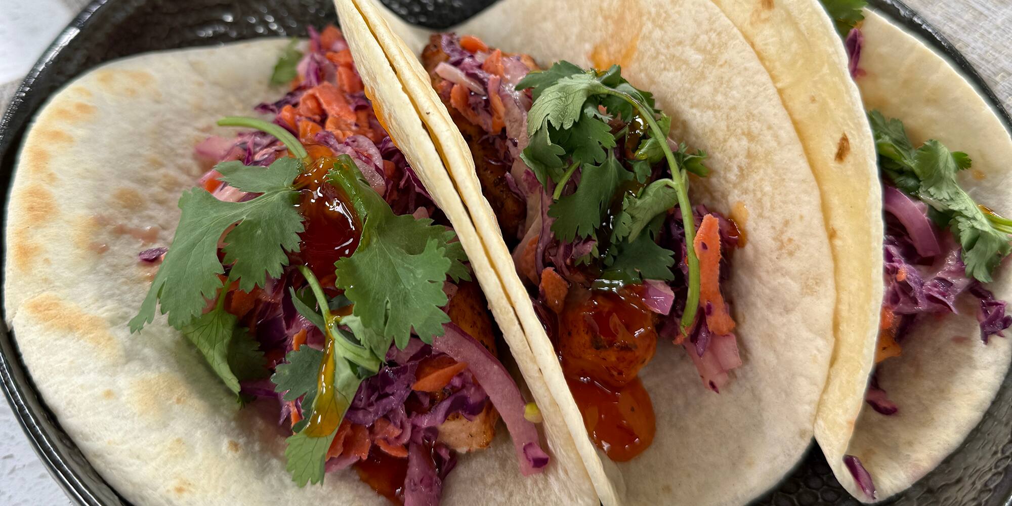 Les tacos de saumon à la sauce aigre-douce du chef Jonathan Garnier ...