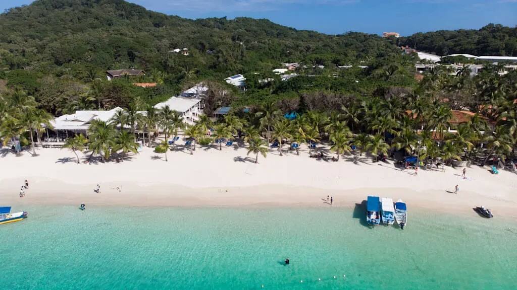 L’île de Roatán: deux façons de découvrir ce joyau de l’Amérique ...