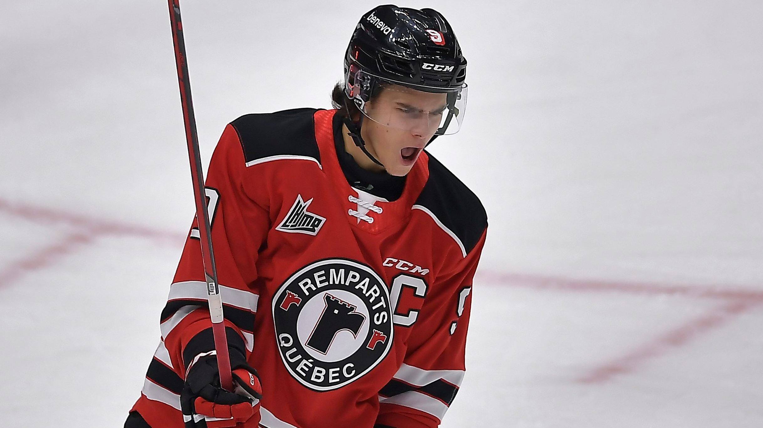 Théo Rochette écrit l’histoire et mène les Remparts à bon port - TVA Sports