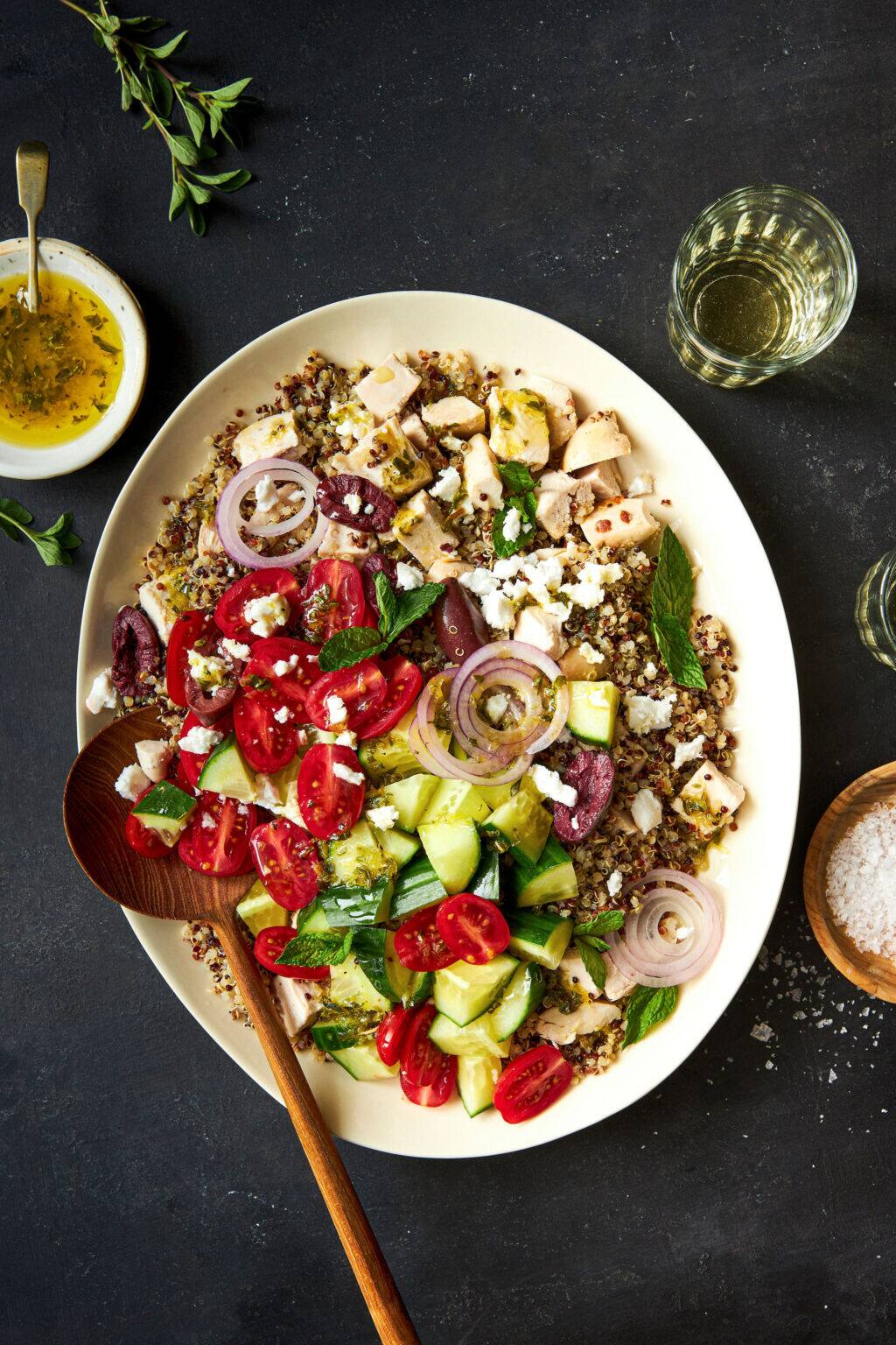 Salade de poulet et quinoa à la grecque de Katrine Paradis | Salut Bonjour