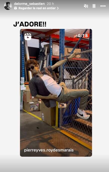 Sébastien Delorme filme sa réaction en direct lorsqu'il se voit parodié ...