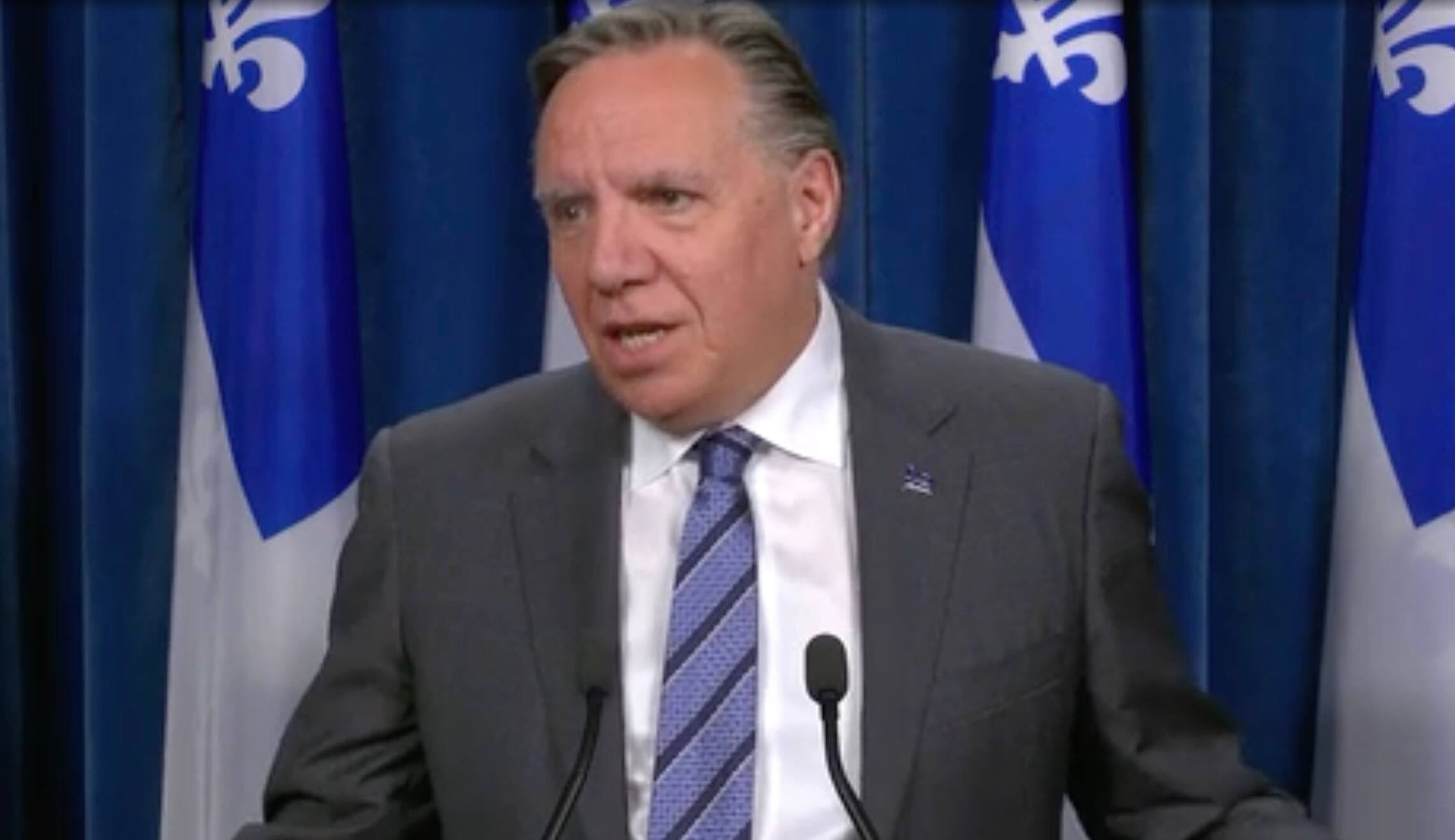 François Legault dit que les jeunes «trouvent ça cool de sortir des ...