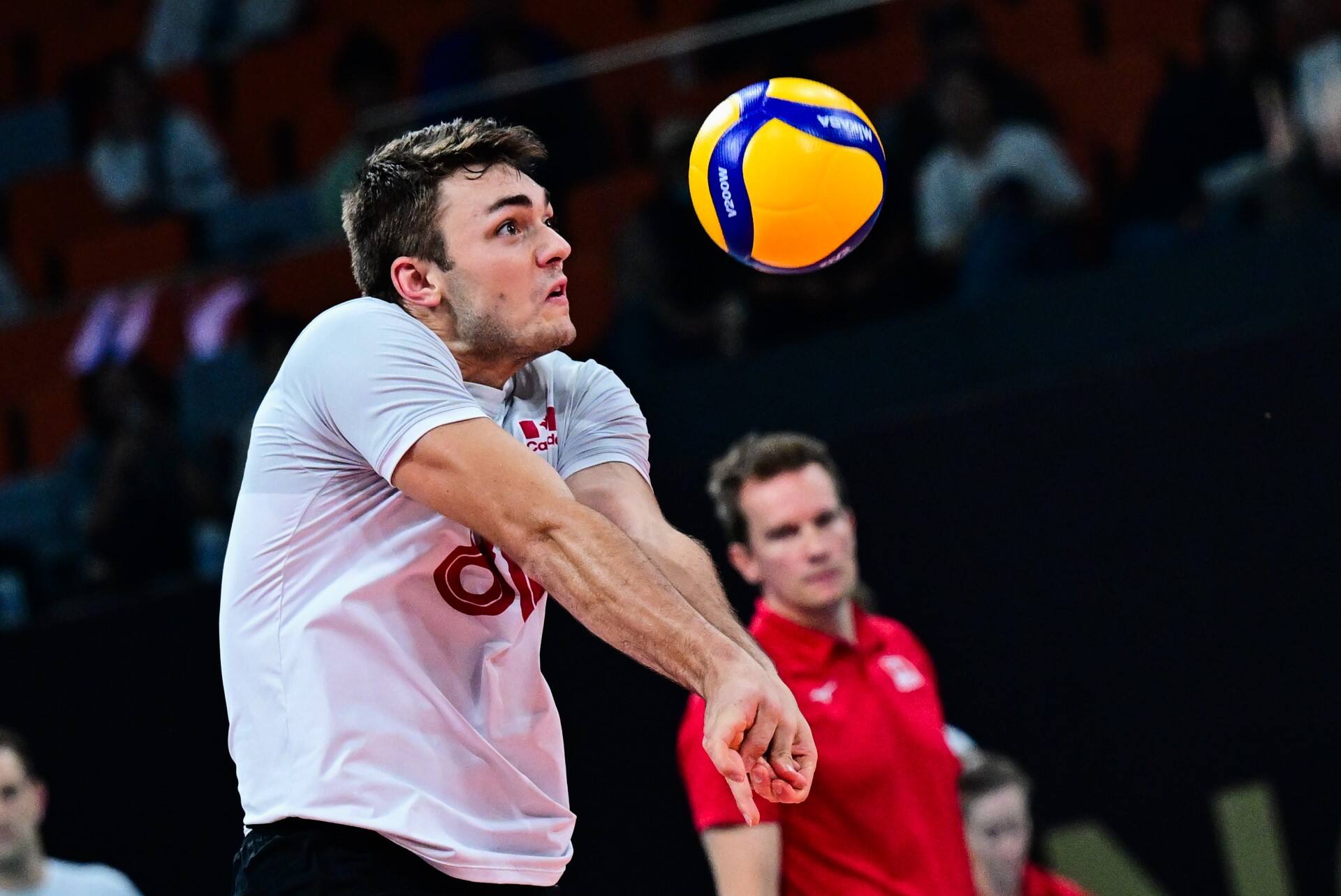 Volleyball masculin: le Canada cause une énorme surprise et assure sa ...