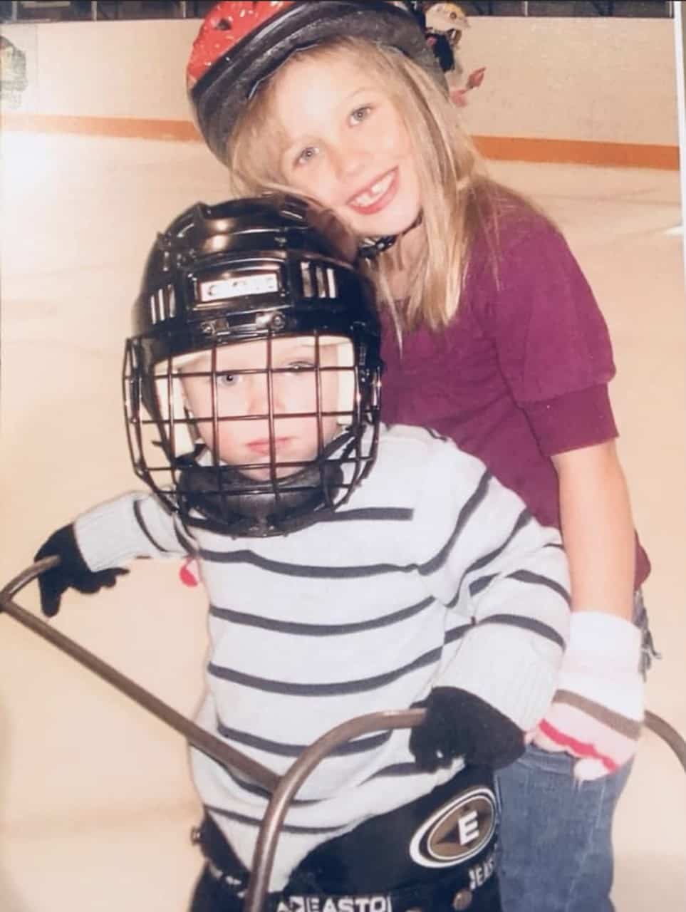 Connor Bedard: «il y a souvent des gens qui entourent notre maison ...