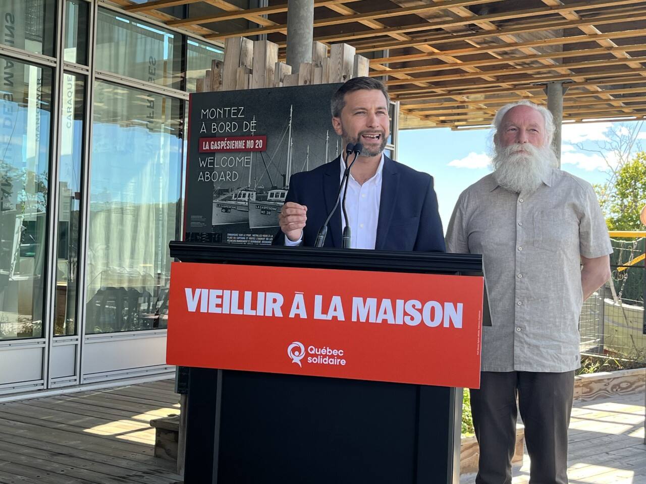 Engagement de Québec solidaire pour les soins aux aînés: un «salaire ...